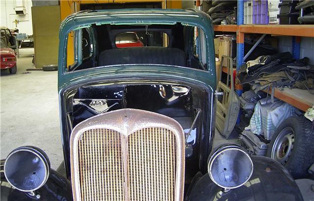 Unknown Australian saloon – The Singer Bantam Register